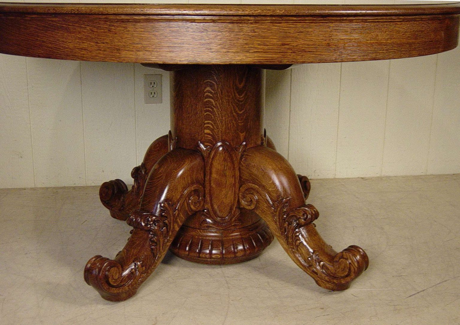 52" Round Victorian Oak Dining Room Table with 4 leaves - Doug Schmitt ...