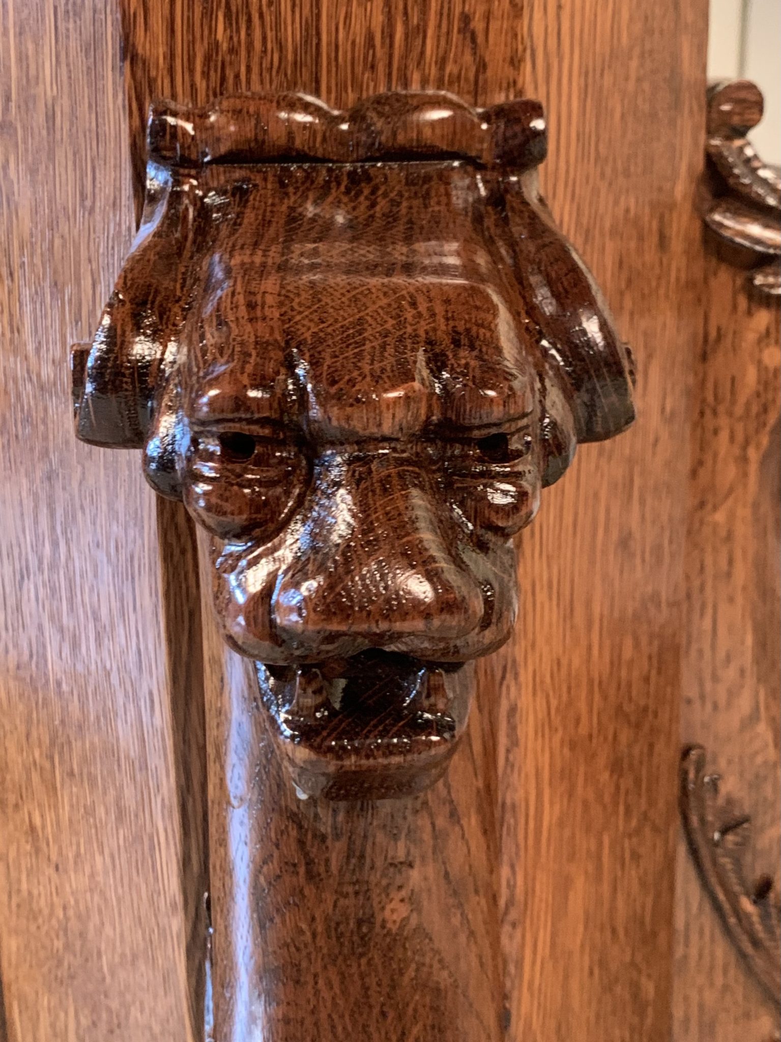 Large Round Oak Parlor Table with lion heads - Doug Schmitt Antiques