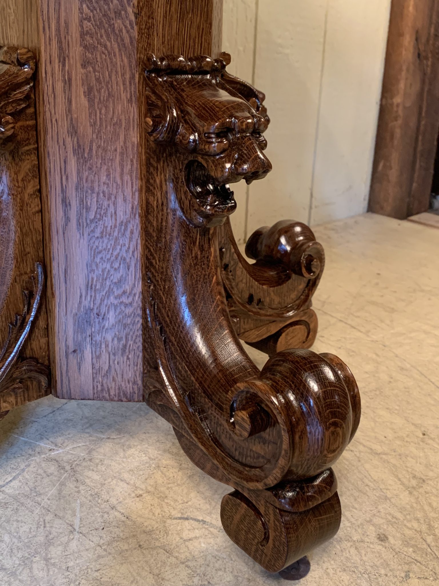 Large Round Oak Parlor Table with lion heads - Doug Schmitt Antiques